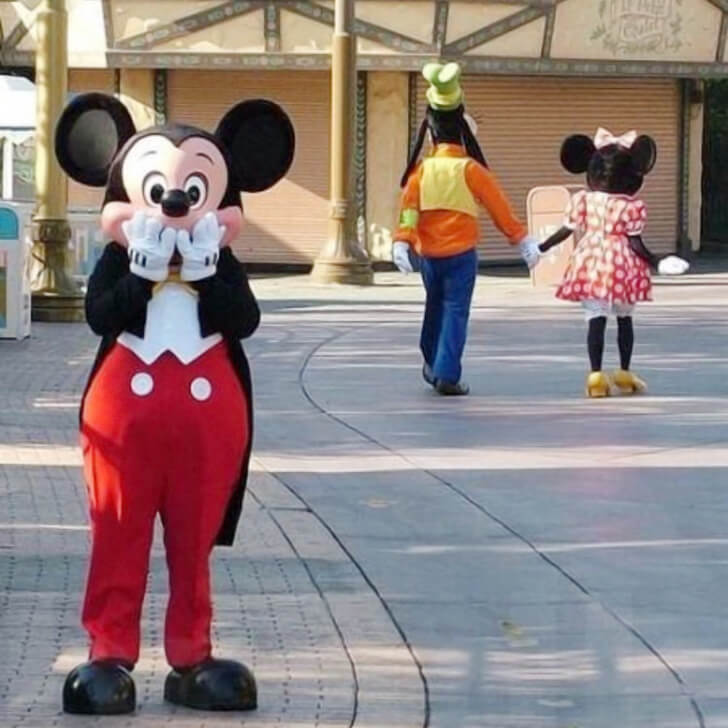 The Most Unforgettable, Hilarious, and Bizarre Disneyland Snapshots ...